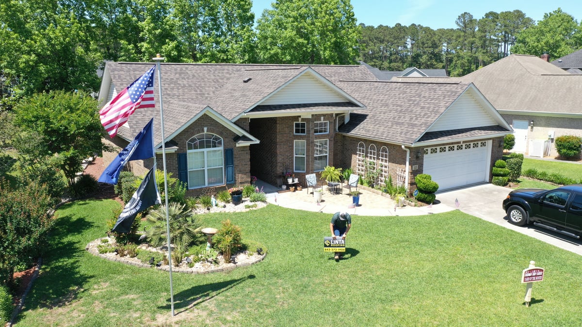 How to Choose a Shingle Color for your Roof (Practical Steps)